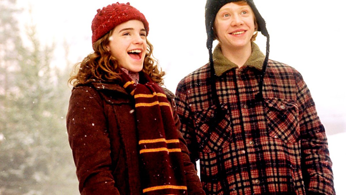 We've finally got a first look at adult Ron and Hermione in 