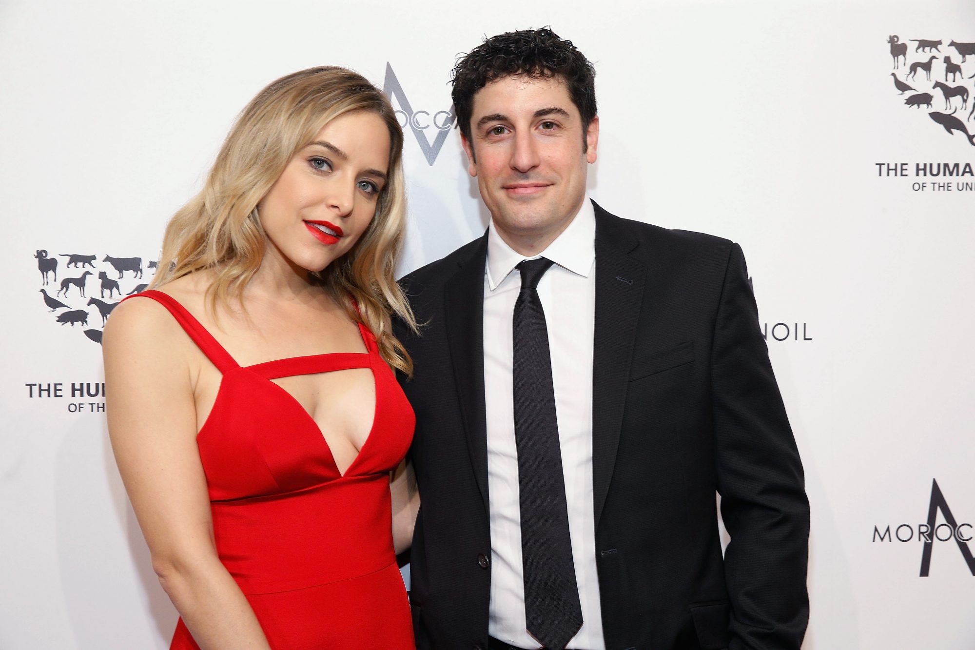 Jason Biggs And Jenny Mollen Are Hosting A New Game Show About Relationships And We Sort Of Can