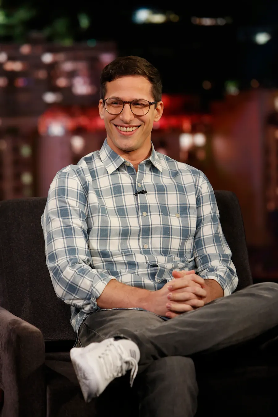 15 Celebrities Who Wear Glasses And Look Amazing While Doing Ithellogiggles